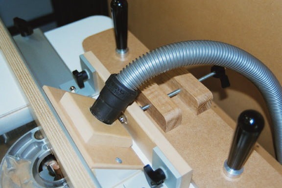 Micro-Adjuster For A Router Table Fence - The SawdustZone
